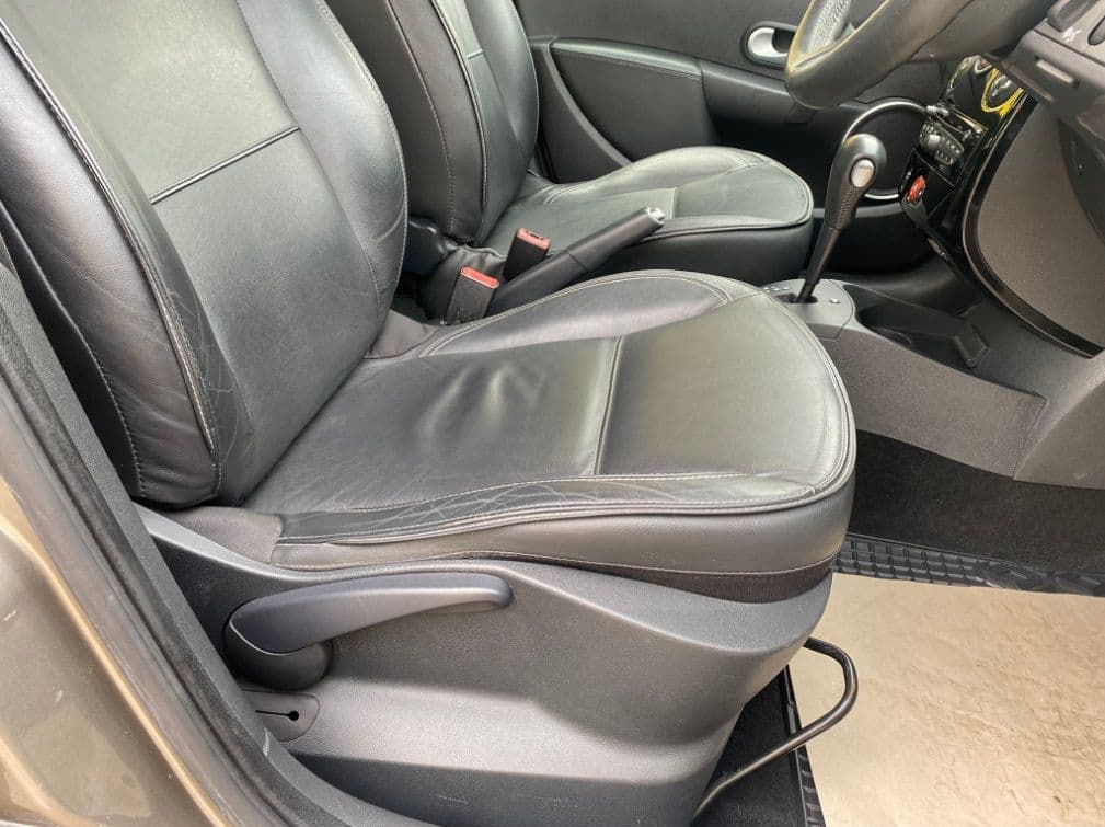 SOLD Renault Clio Initiale Tomtom VVT Automatic 2011 NJ11 ZNB