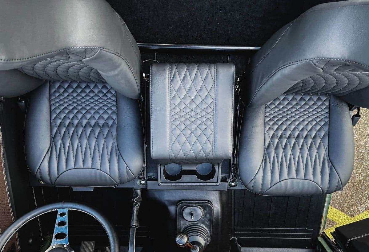 Defender Puma Premium Seat Heated - Black Vinyl Vault - EXT307-VLT