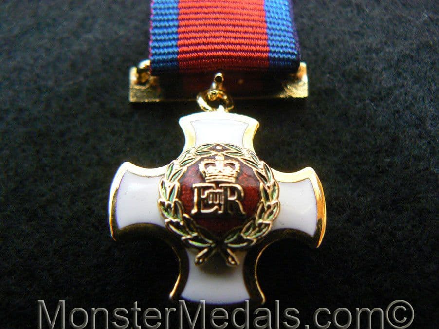 MINIATURE DISTINGUISHED SERVICE ORDER DSO ELIZABETH II EIIR