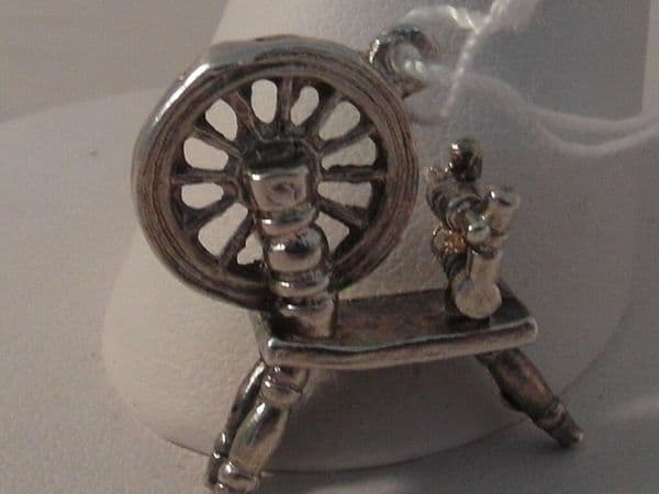 748F LADIES STERLING SILVER SPINNING WHEEL CHARM