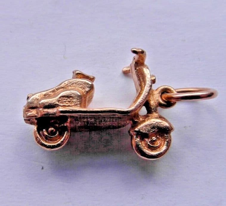 9ct gold charm pendant of a vintage Vespa/Lambretta moped/scooter Mod ...