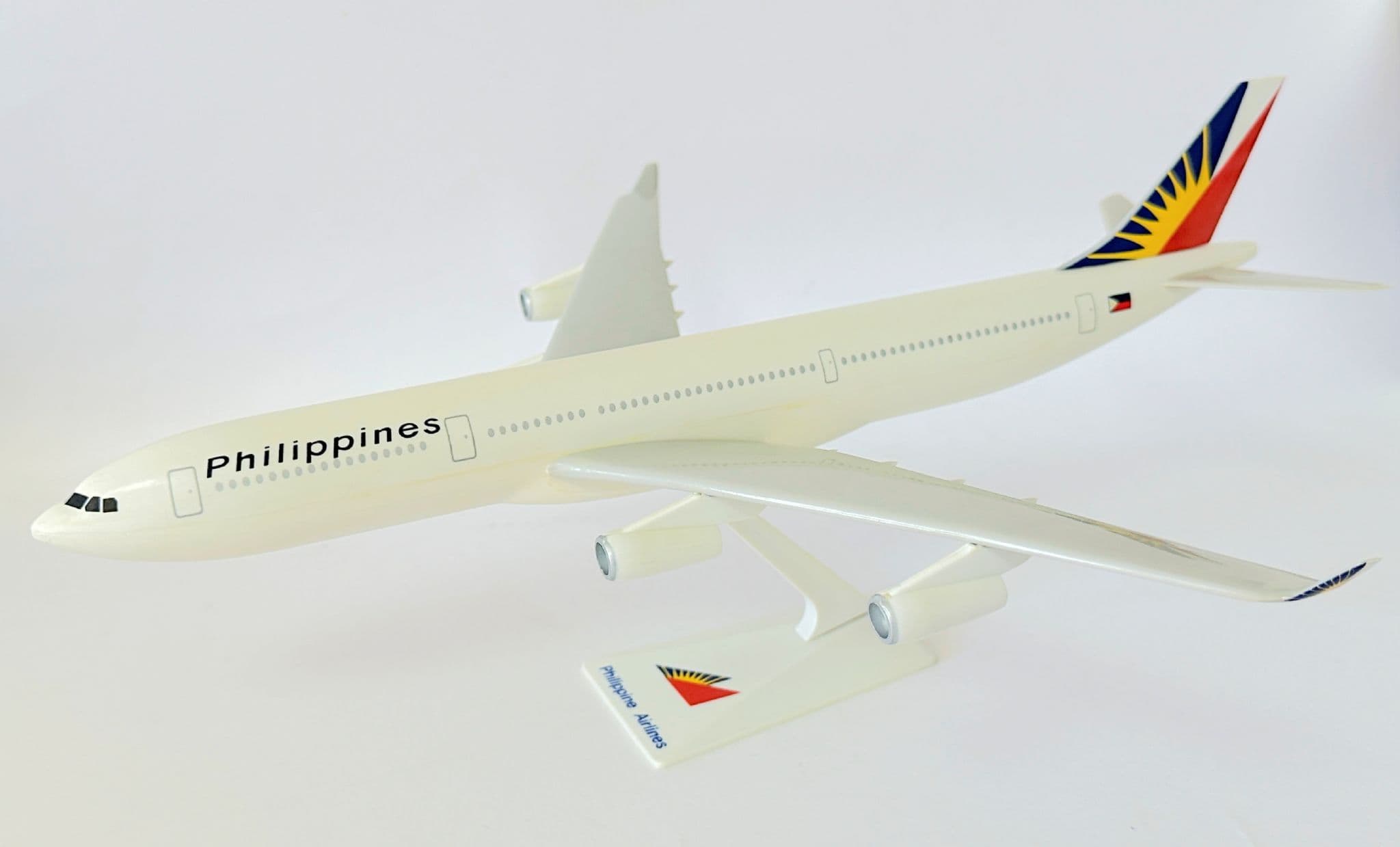 Airbus A340-300 Philippine Airlines Snap Fit Airliner Collectors Model ...