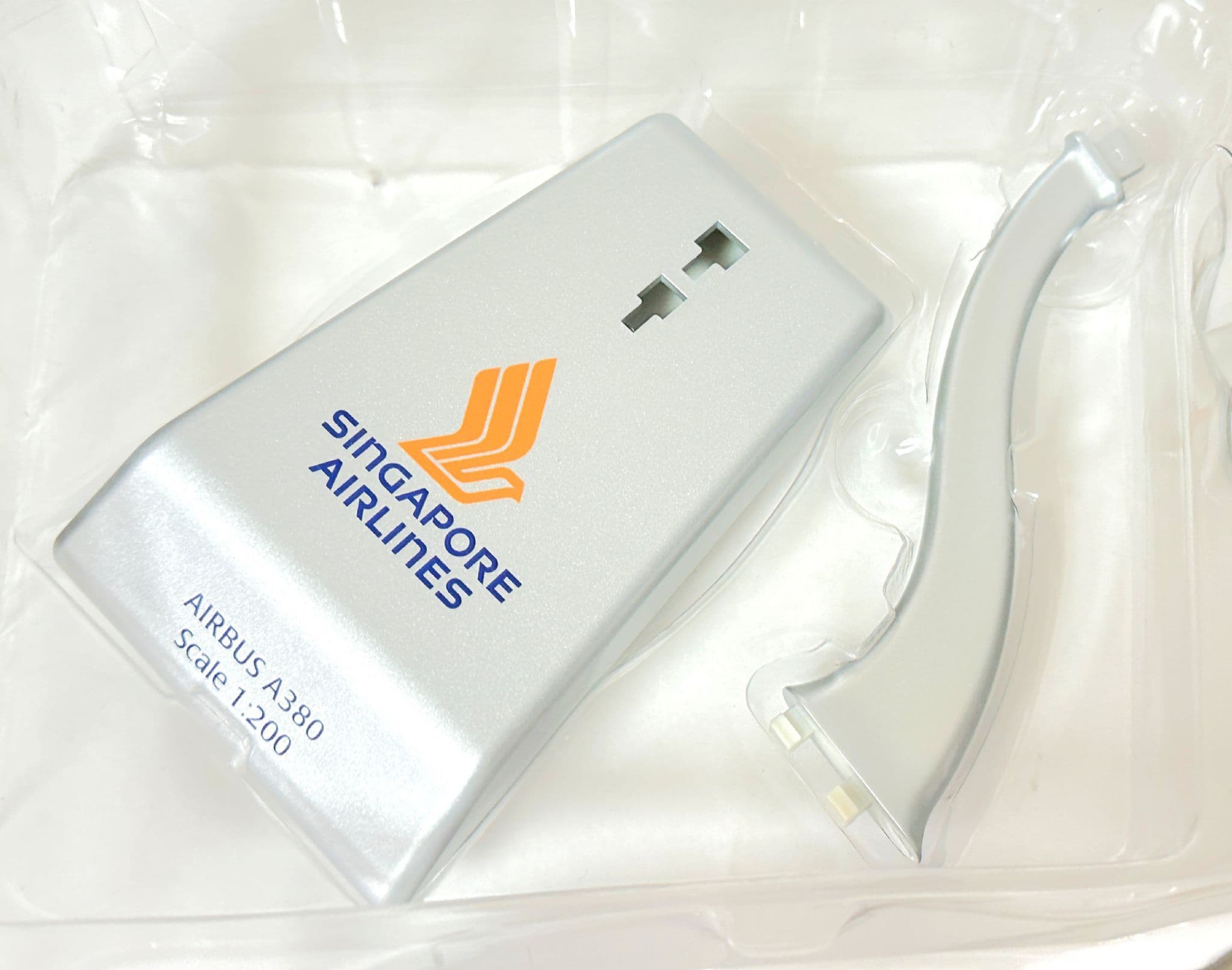 Airbus A380 Singapore Airlines Lysia Premium Collectors Model Scale 1 200