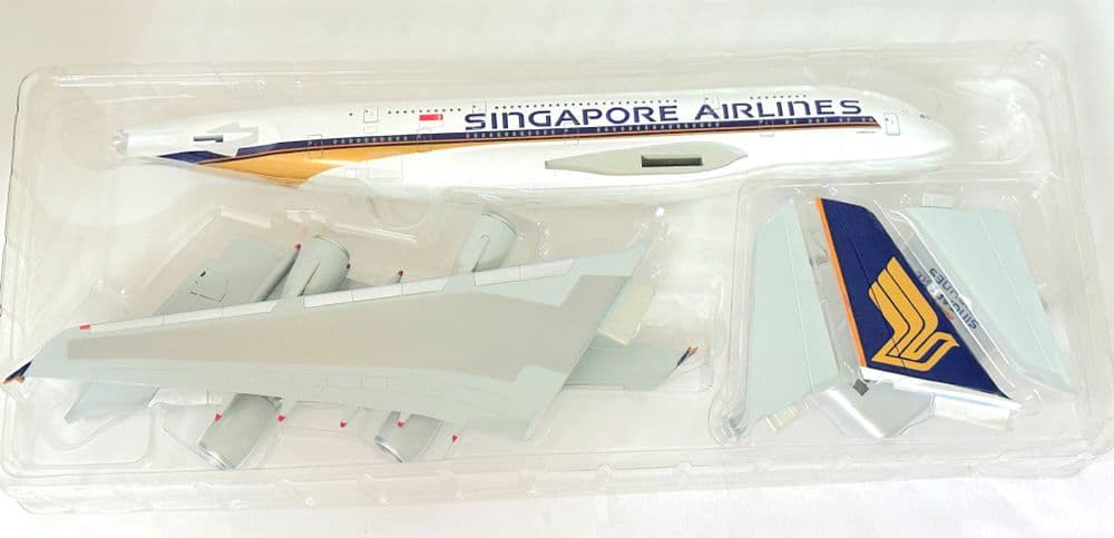 Airbus A380 Singapore Airlines Lysia Premium Collectors Model Scale 1 200