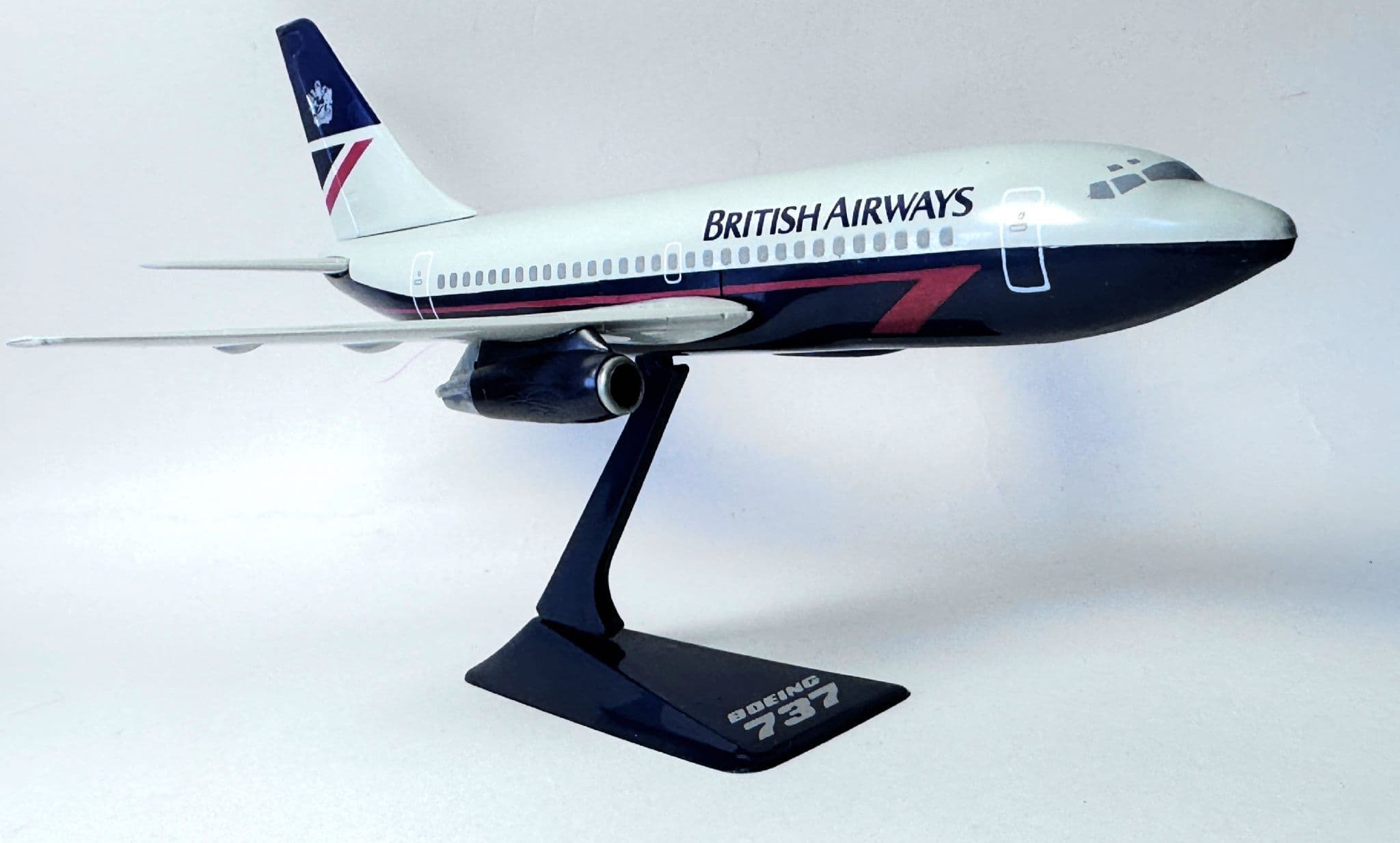 Boeing 737-200 British Airways Landor Wooster Collectors Model Scale 1 180