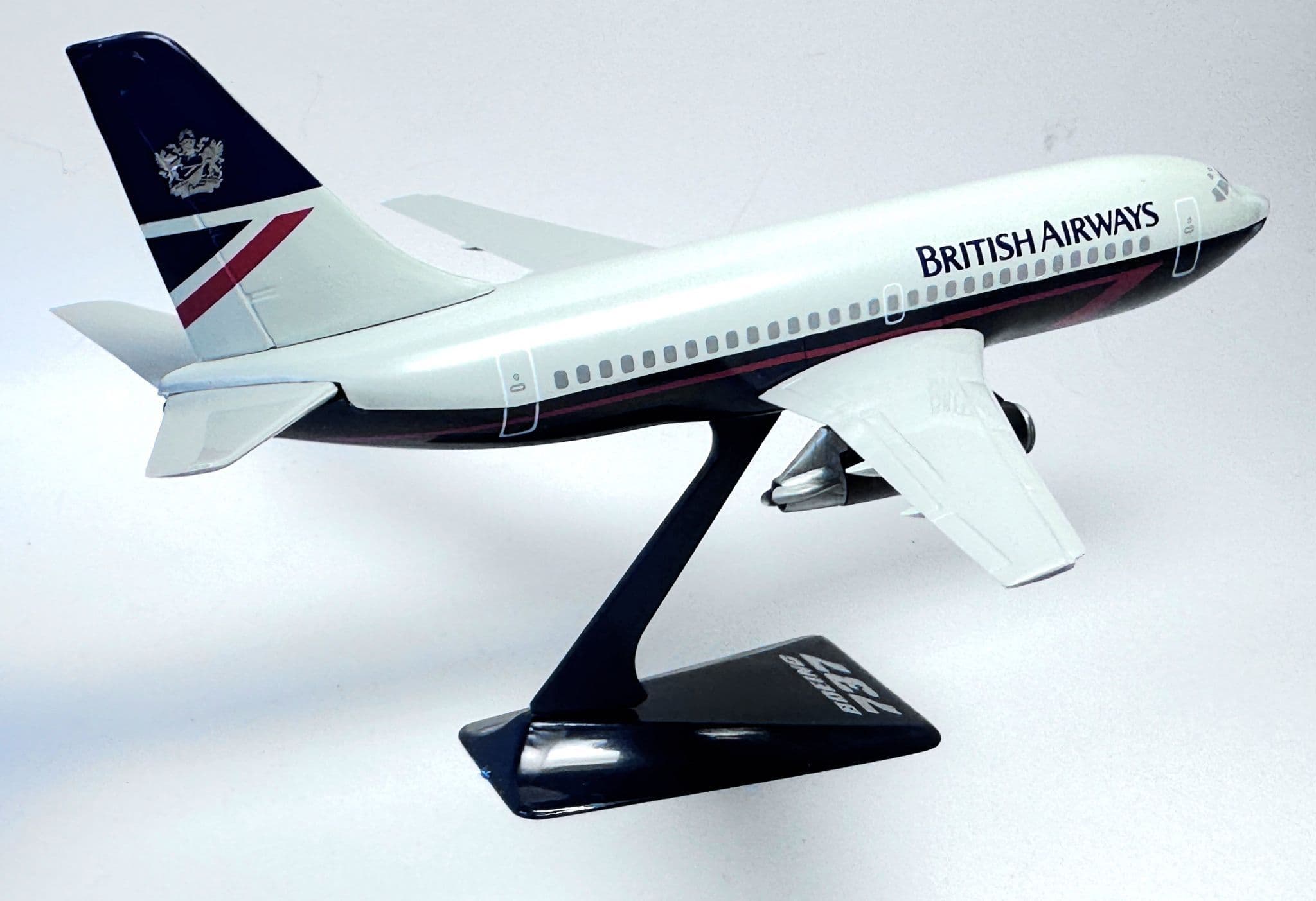 Boeing 737-200 British Airways Landor Wooster Collectors Model Scale 1 180