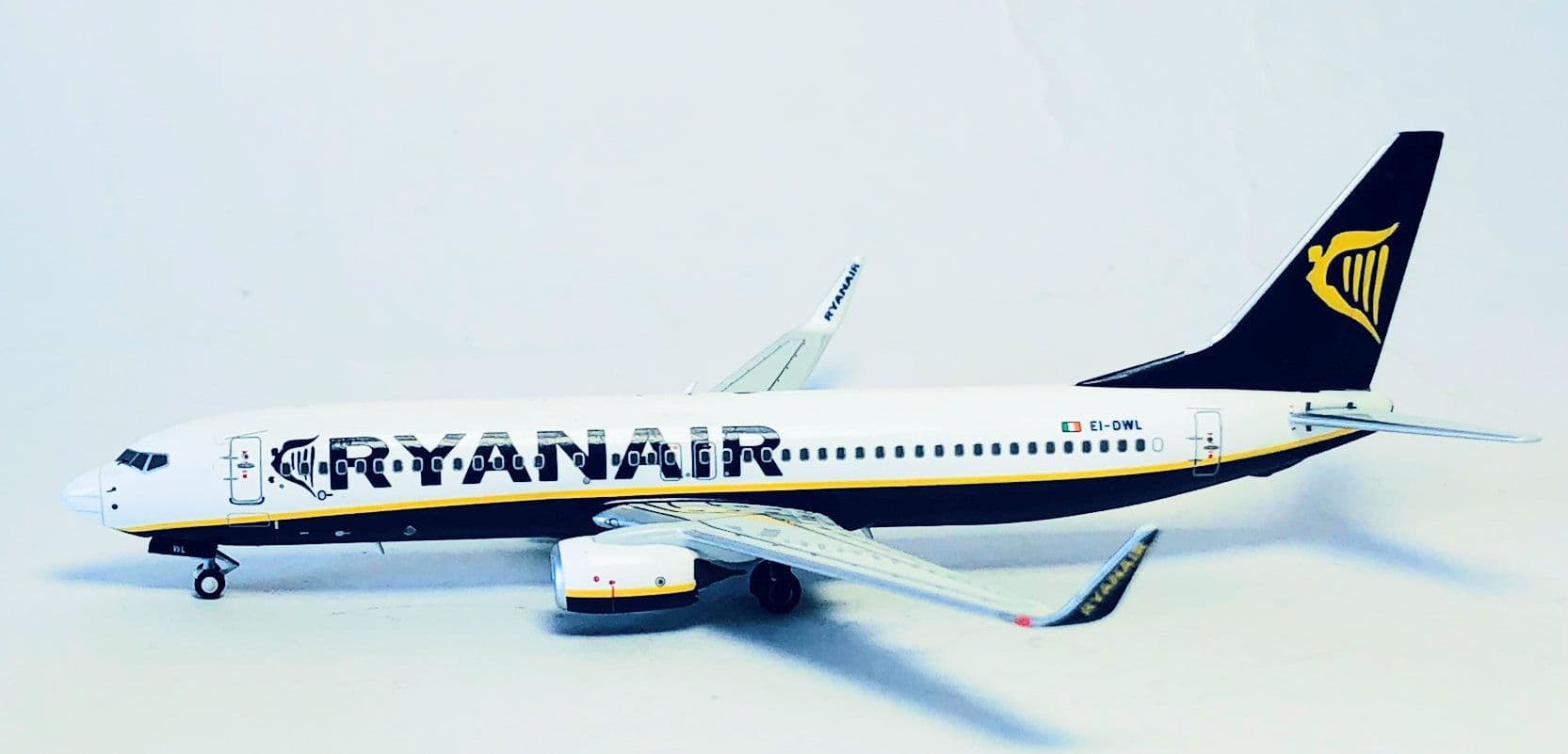 Boeing 737-800 Ryanair NG Models Diecast Collectors Model 1 400 EI-DWL E