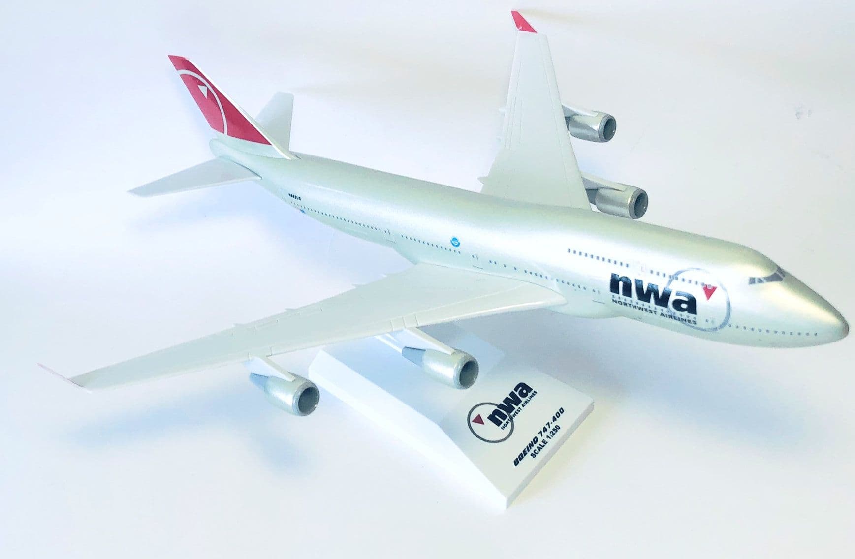 Boeing 747-400 Northwest Airlines Skymarks Collectors Model Scale 1 250 EJ