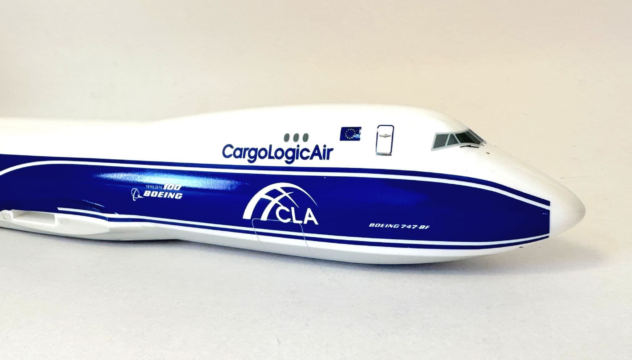 Boeing 747-8F Cargo Logic Air Premium Lupa Collectors Model Scale 1 200 G-CLAB