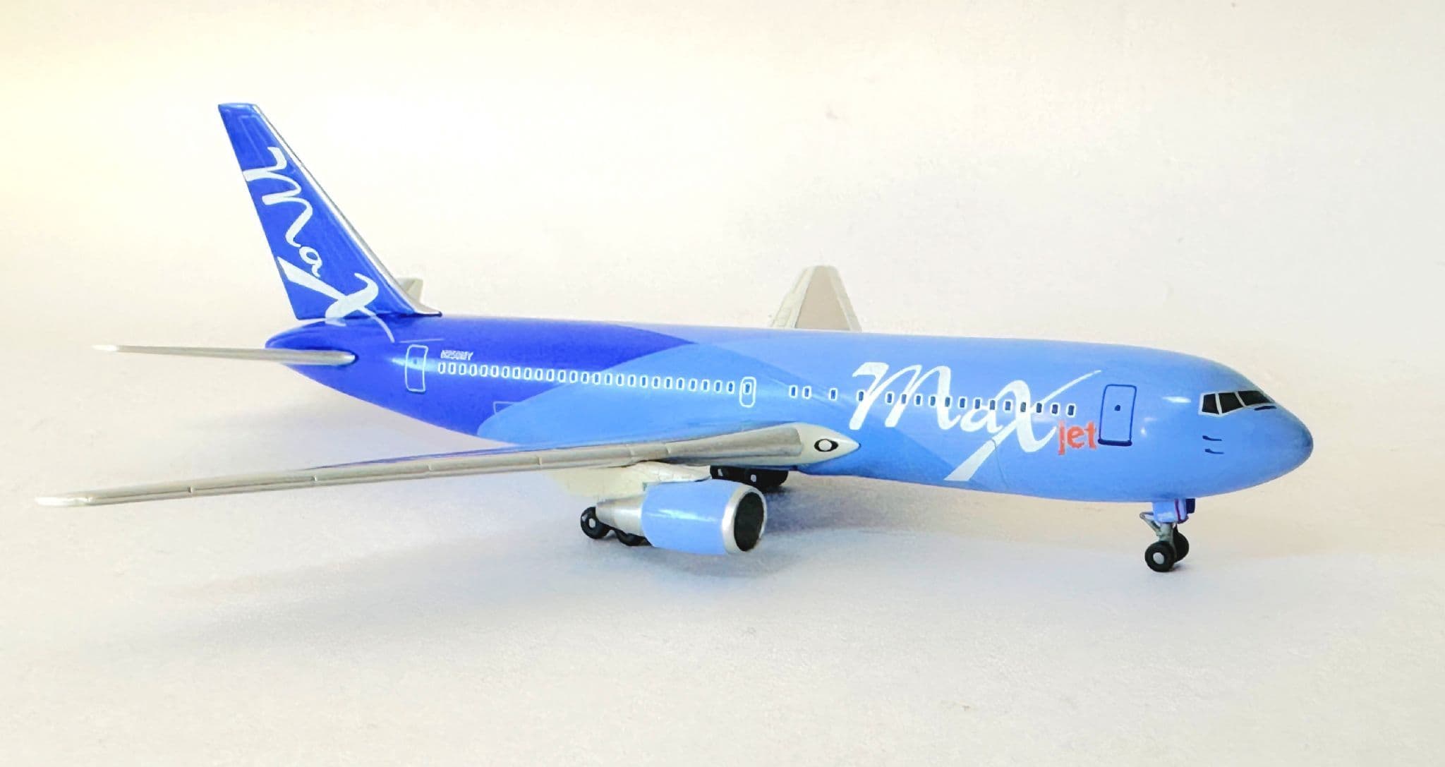 Boeing 767-200 MAXjet Airways Dragon Wings Diecast Collectors Model 1 ...