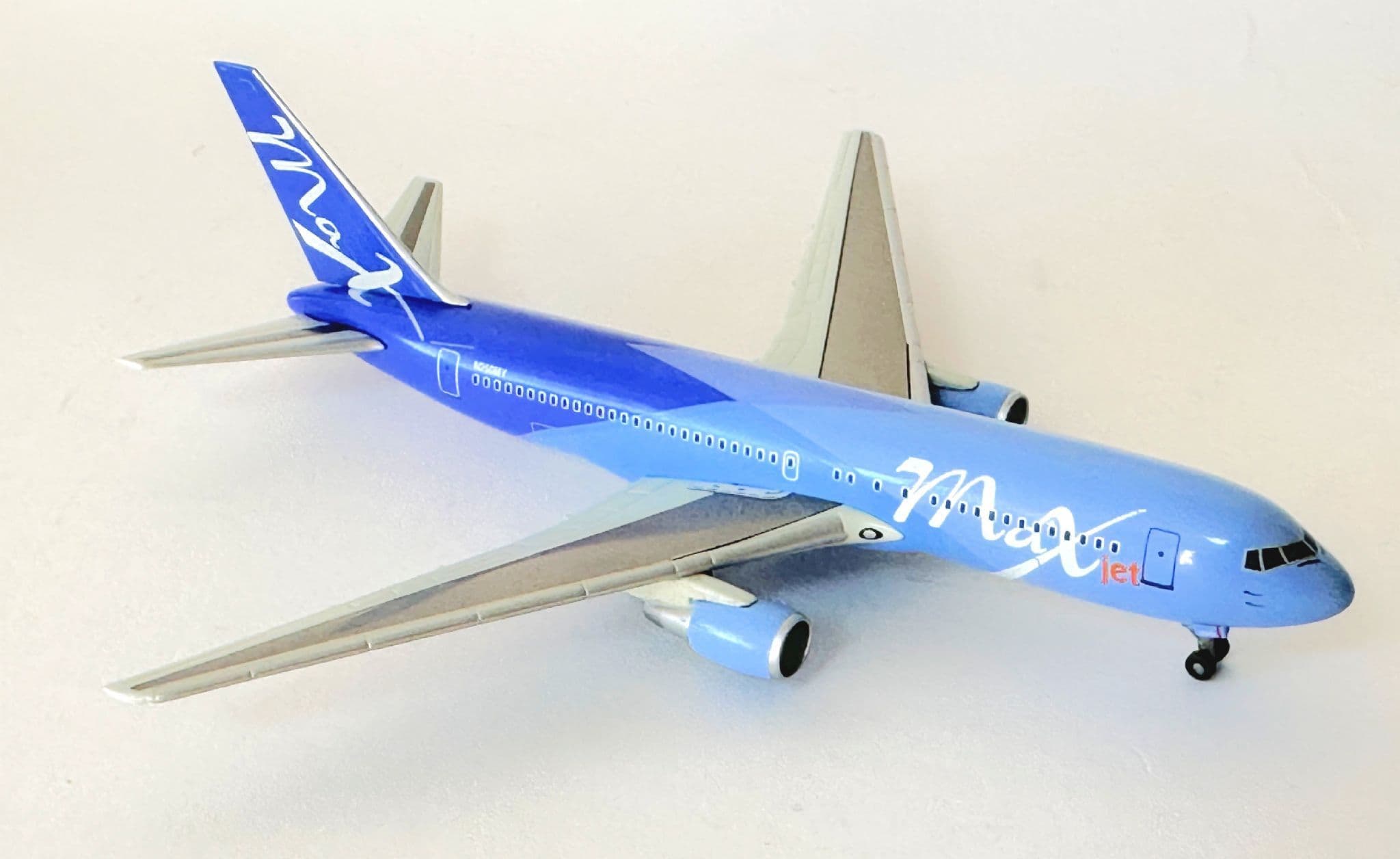 Boeing 767-200 MAXjet Airways Dragon Wings Diecast Collectors Model 1 ...