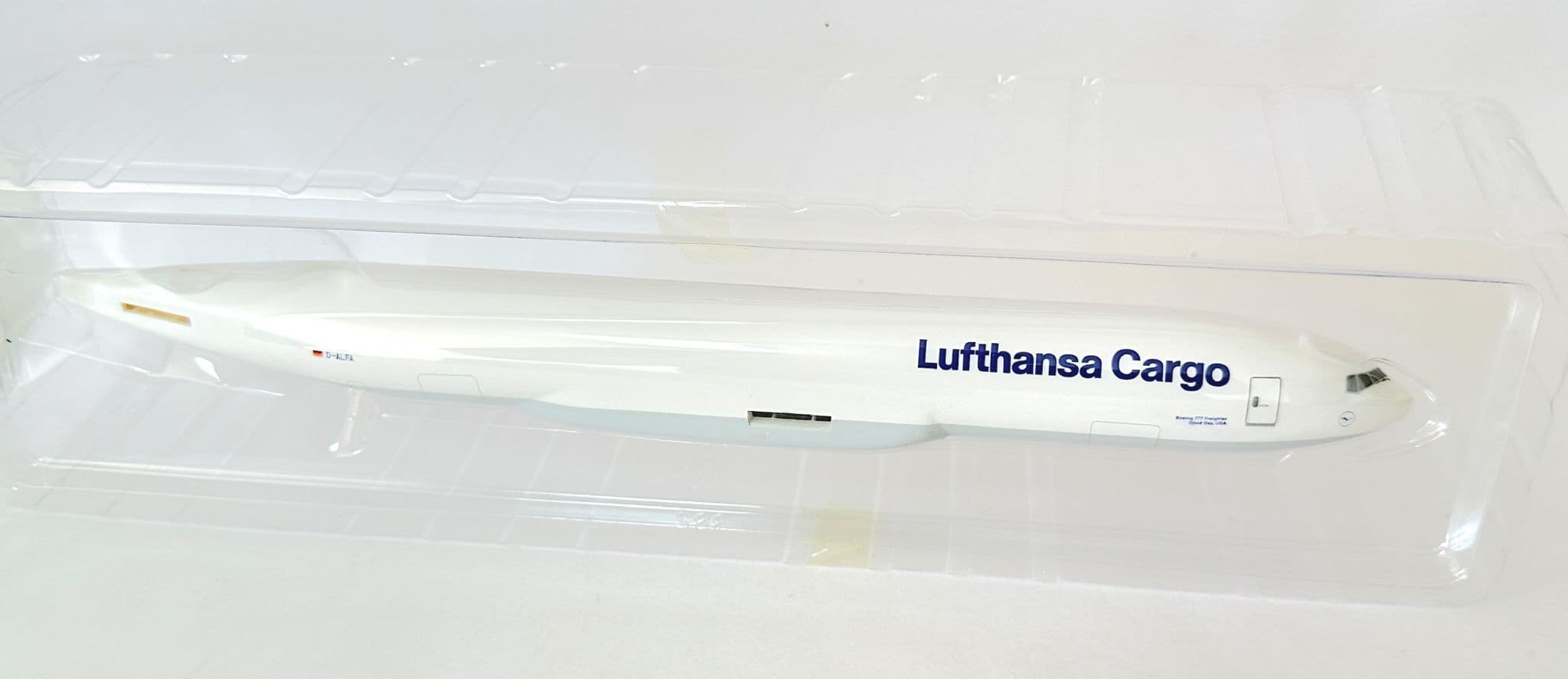 Boeing 777-200F Lufthansa Cargo Premium Hogan Collectors Model Scale 1 200