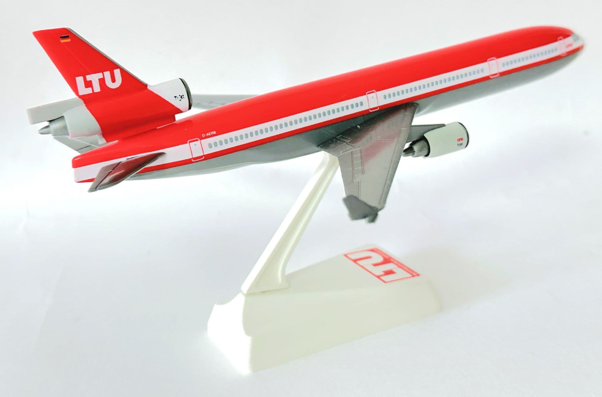 McDonnell Douglas MD-11 LTU Germany 1990 s Collectors Model Scale 1 250
