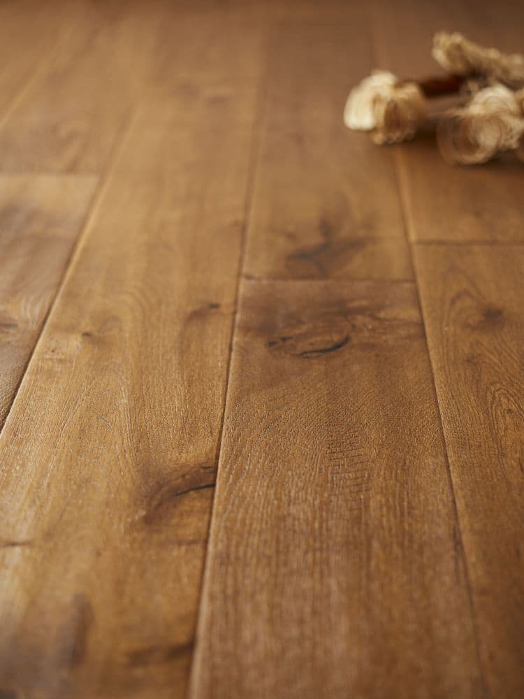 Blenheim Character Oak Flooring 18x150mm Distressed Cognac UV-Oiled M2008