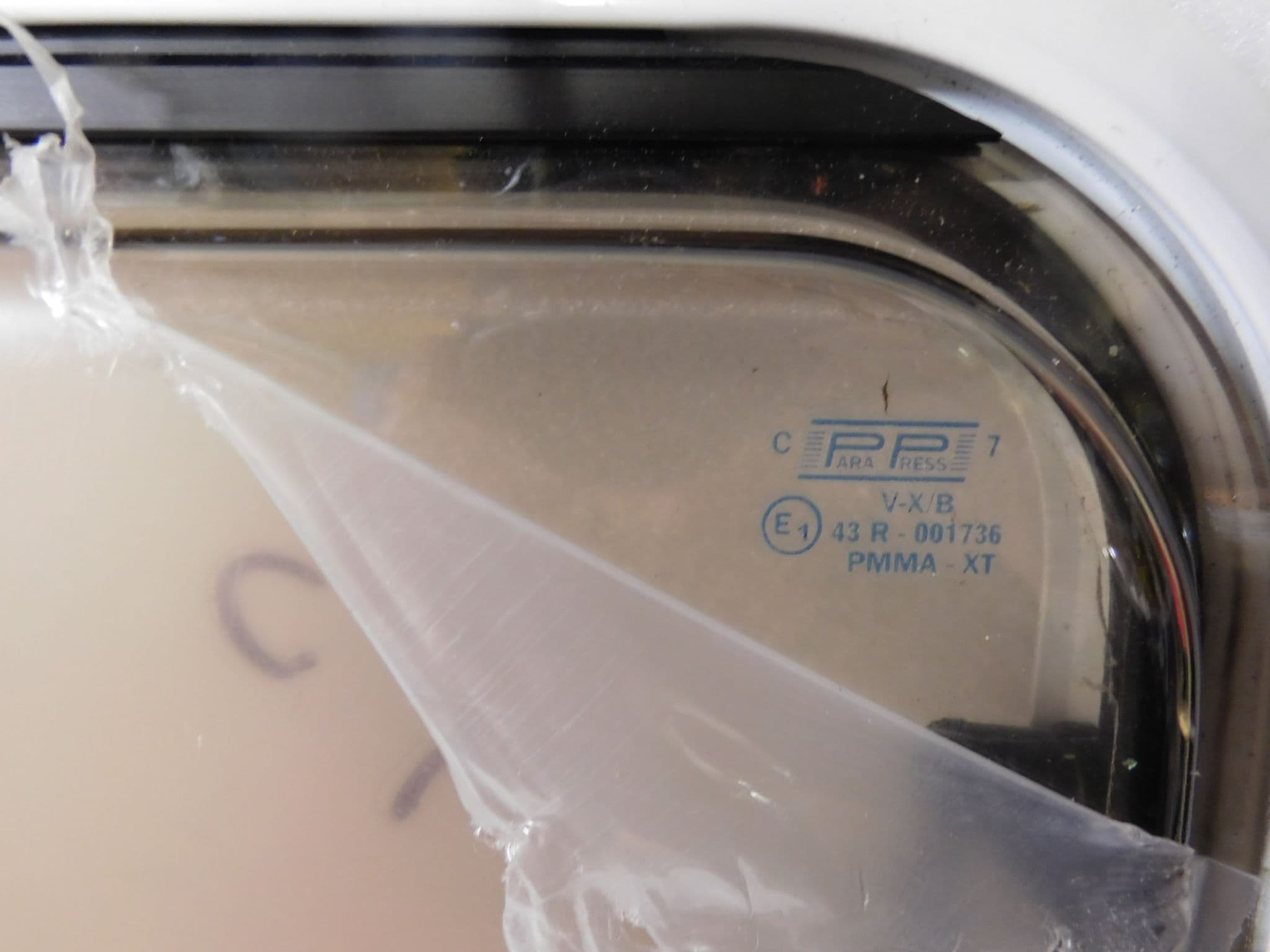 AUTOSLEEPER Parapress window 1040mm x 715mm