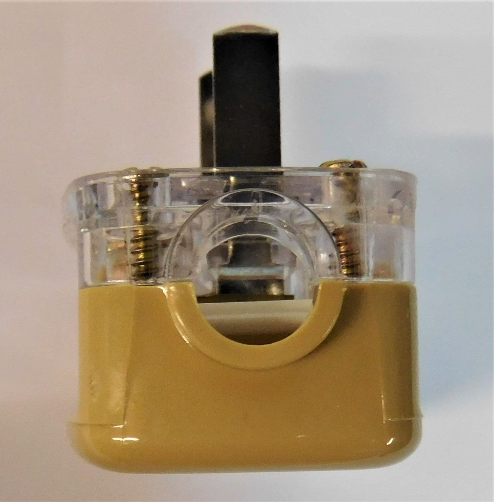 Caravan Motorhome 2 Pin 125V 15A Plug HONEY