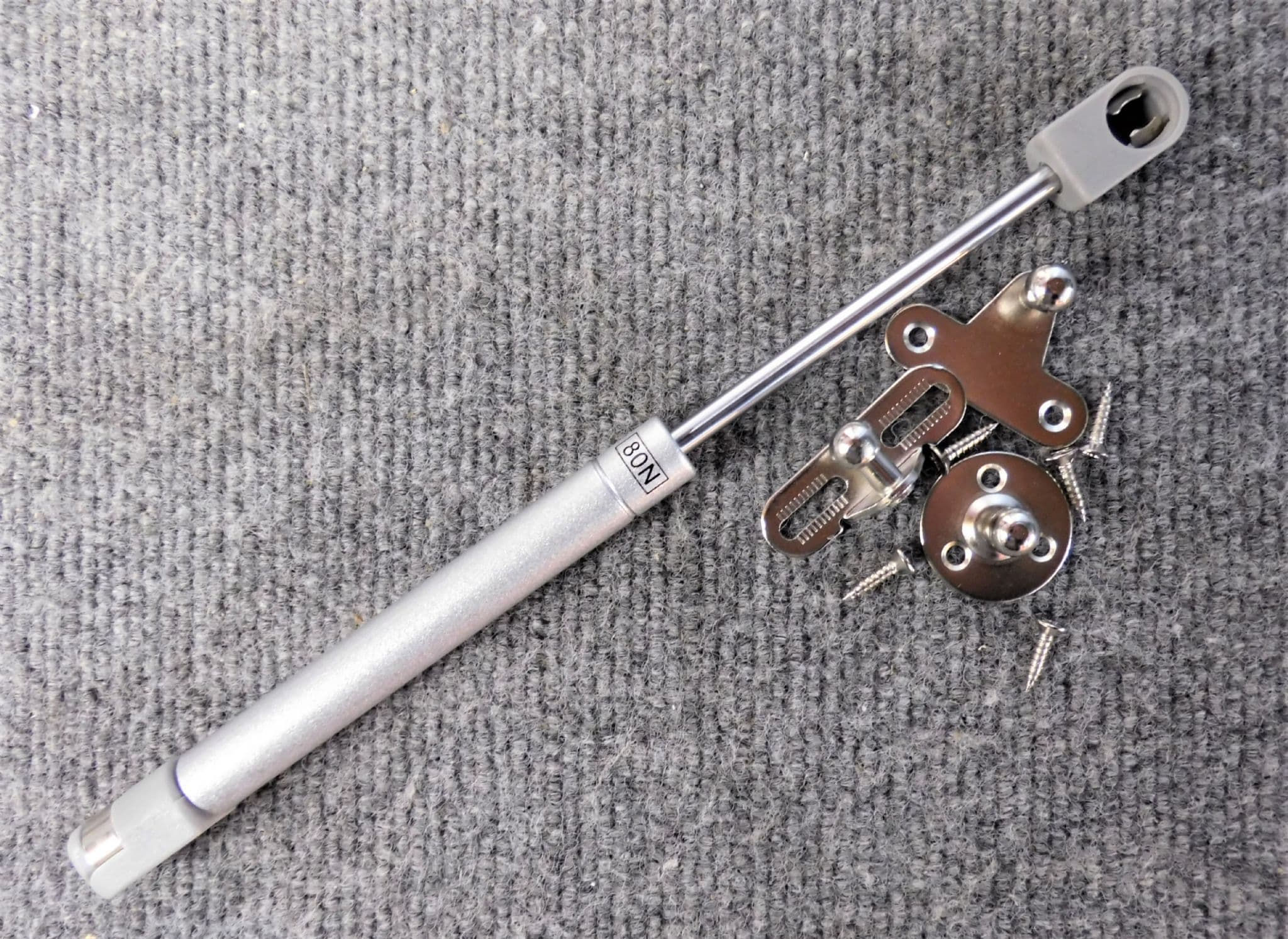 Caravan motorhome pneumatic support/braking arm