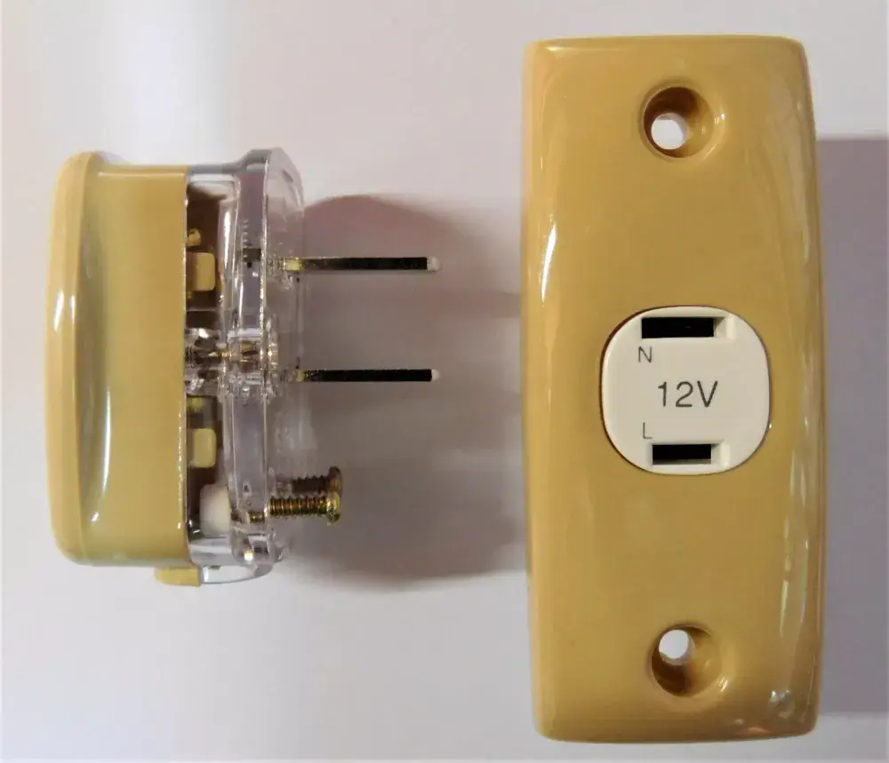 Clipsal electrics 12v plug & thin socket HONEY