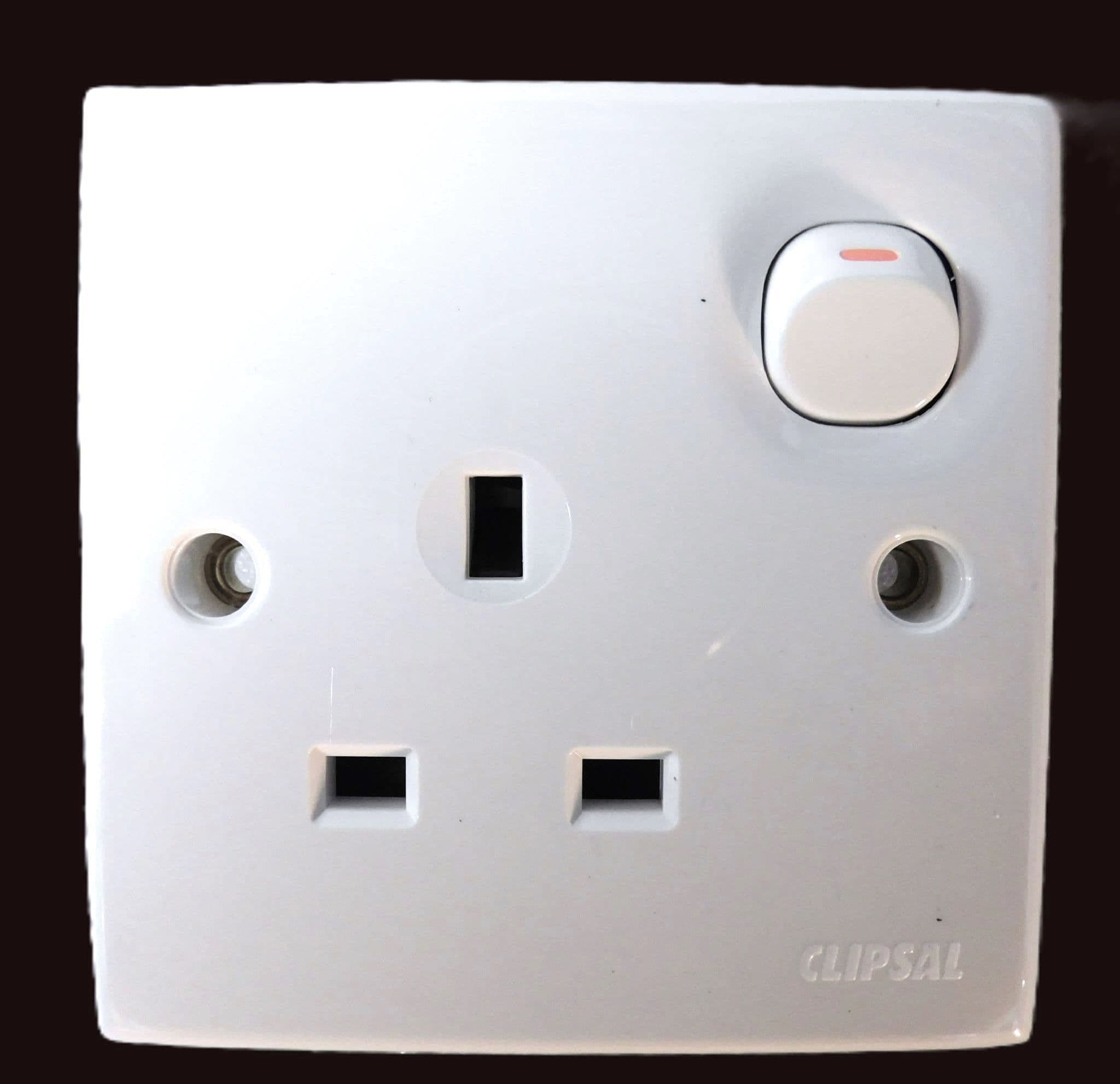 CLIPSAL electrics 13A switched household plug socket White
