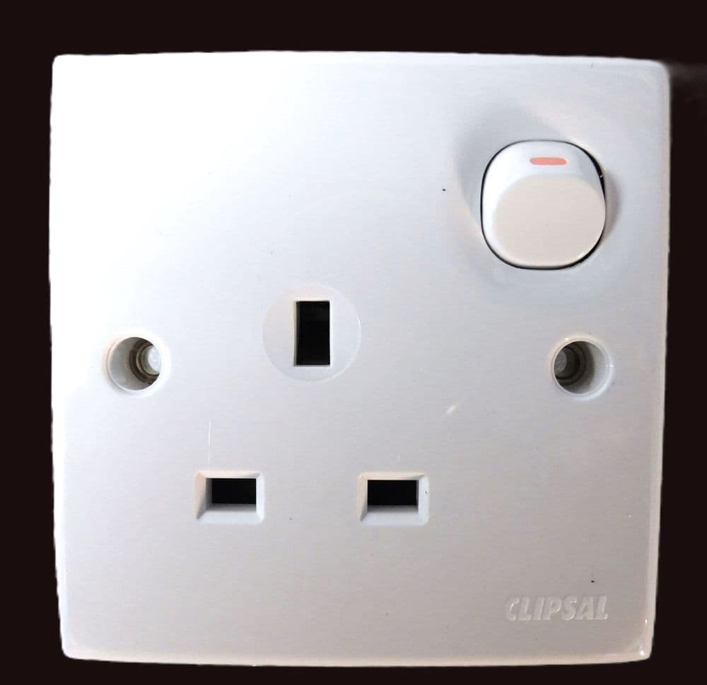 CLIPSAL electrics 13A switched household plug socket White