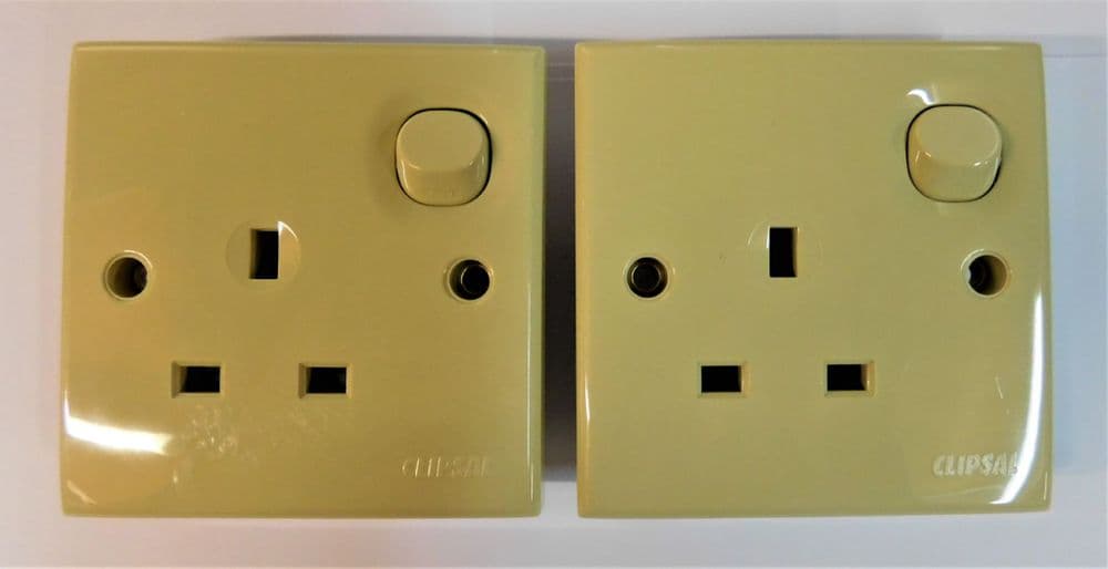 Clipsal electrics 2 x 13a sockets sand