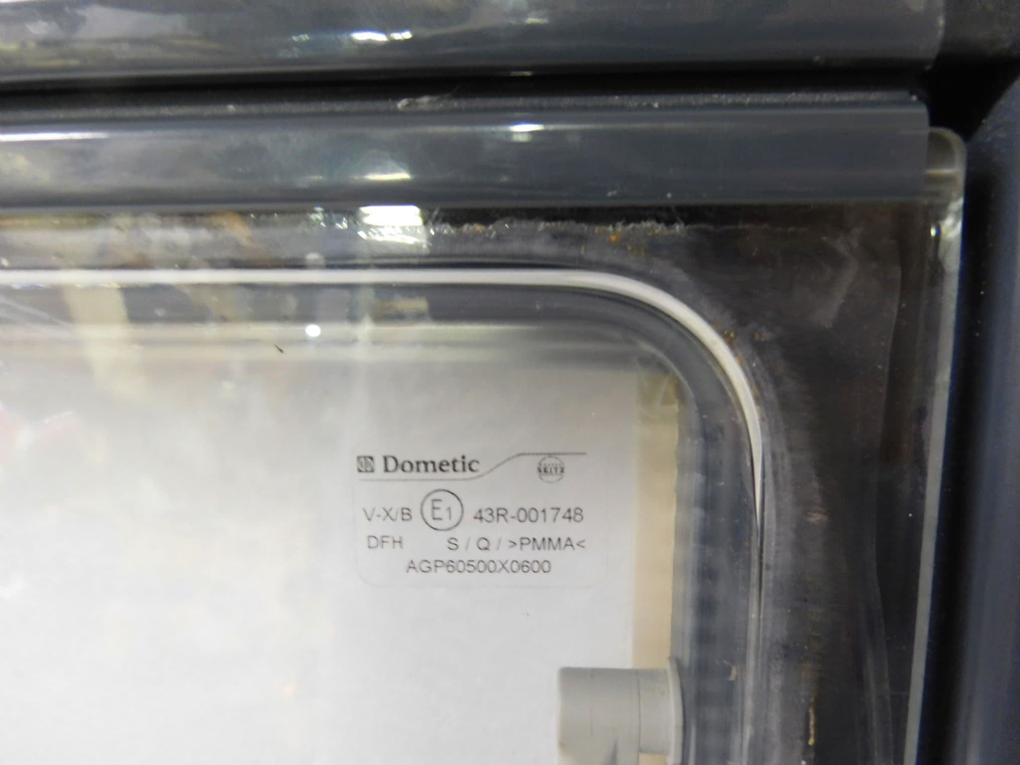 Dometic Seitz S4 GRADE 2 500x600 motorhome window