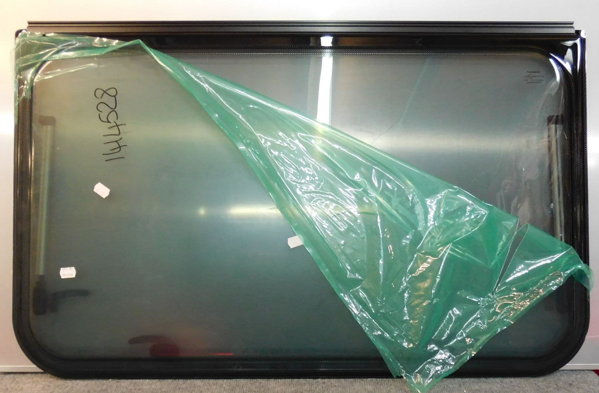 Dometic WINDOW MC6010900X0520 900 x 520