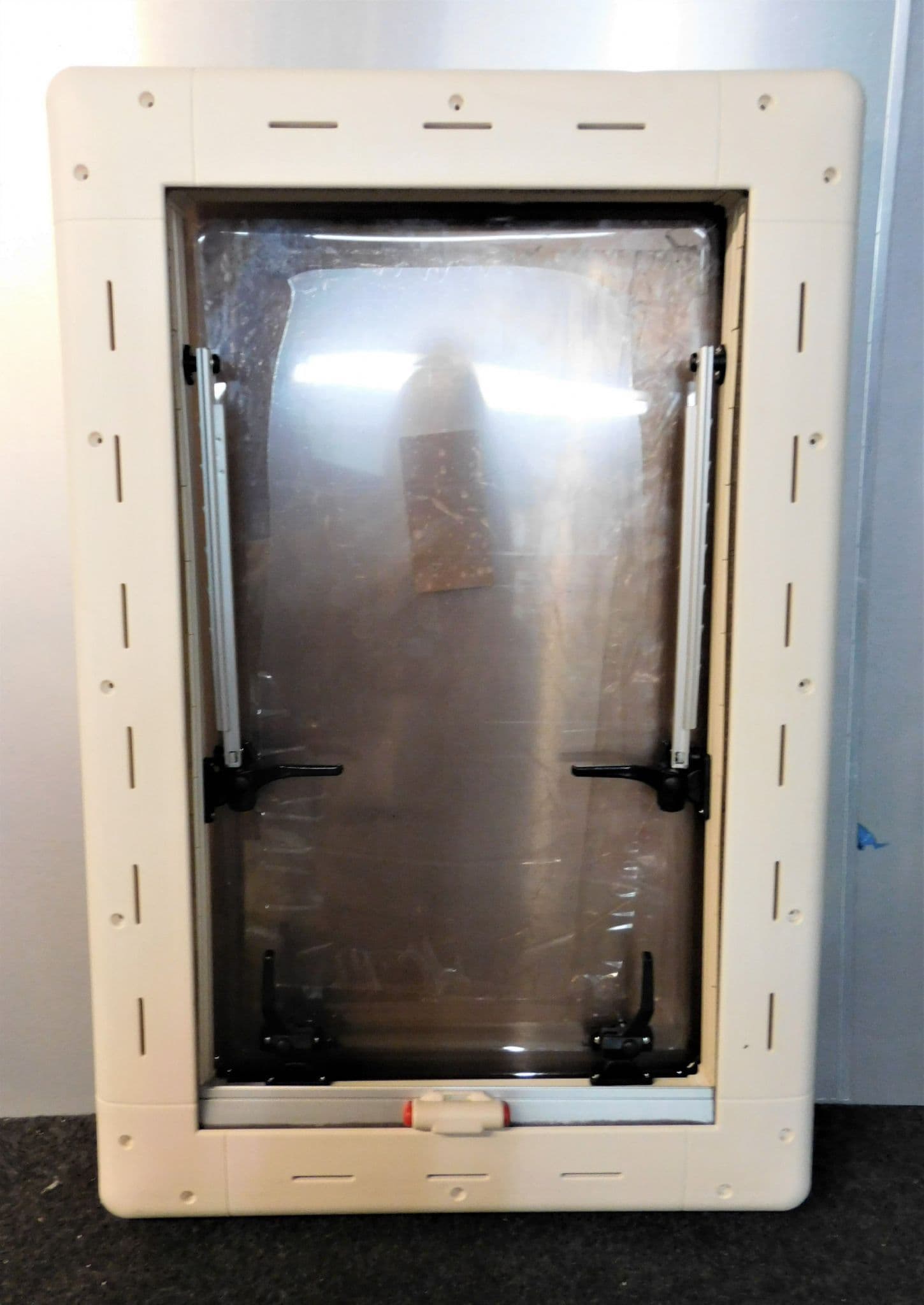 Hobby 600 motorhome window 450 x 700 G2