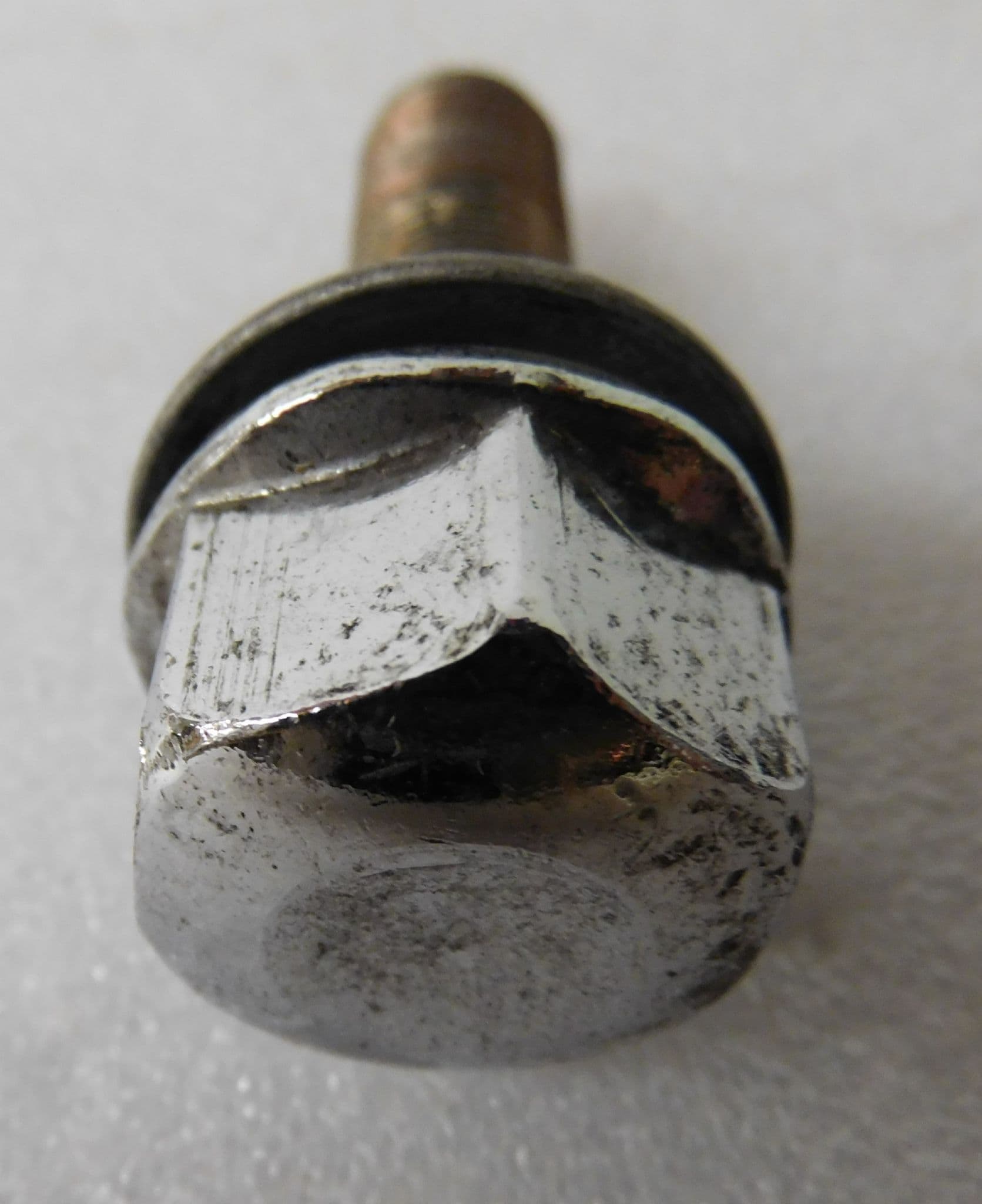 Large wheel locking bolt 65mm