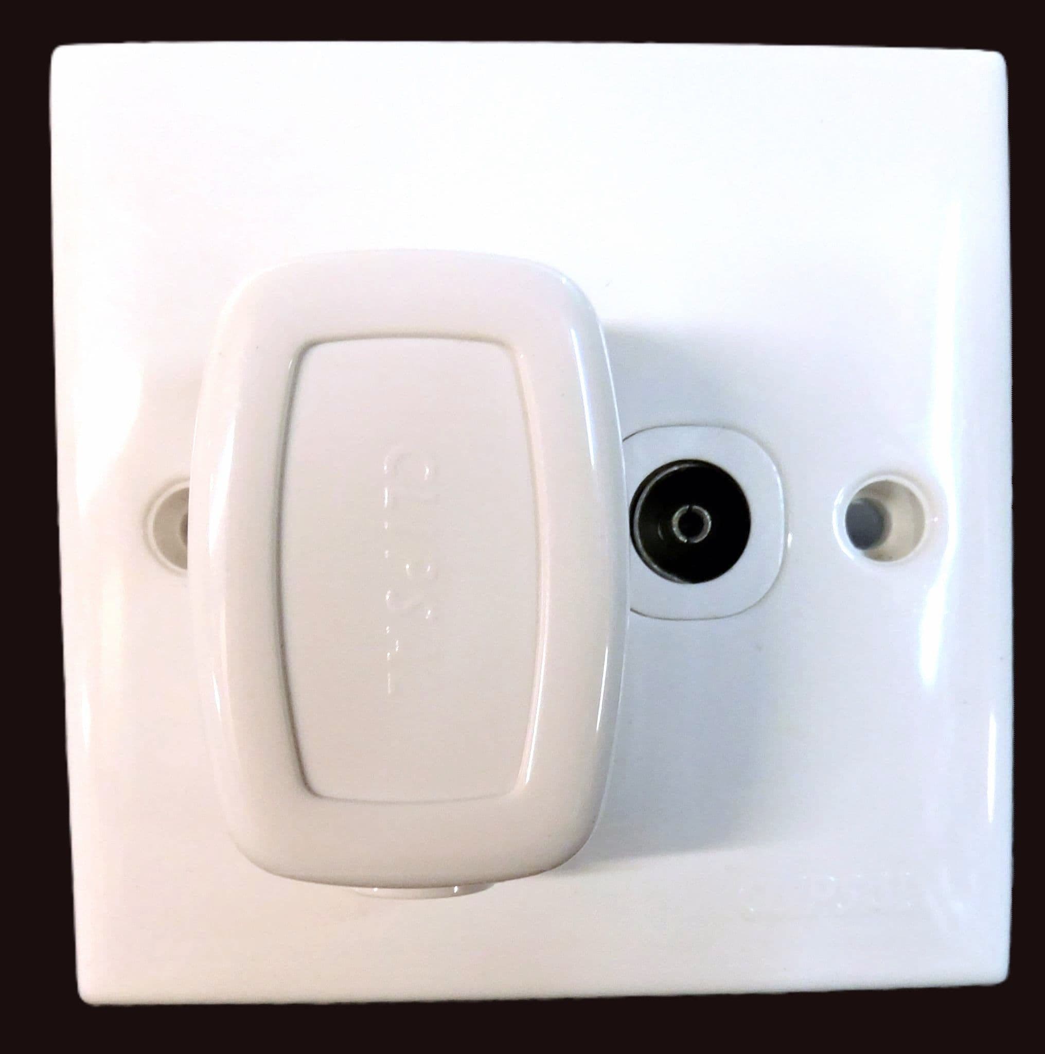 Motorhome Caravan Clipsal 12v aerial and plug white