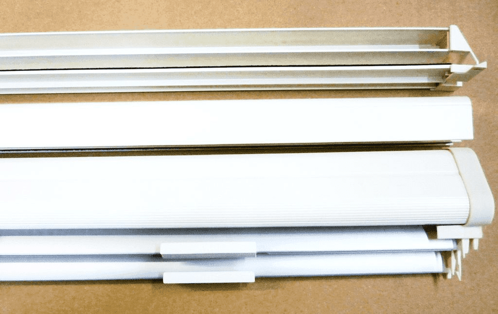 Seitz coachbuilt camper/caravan window blind 520 x 680mm 151