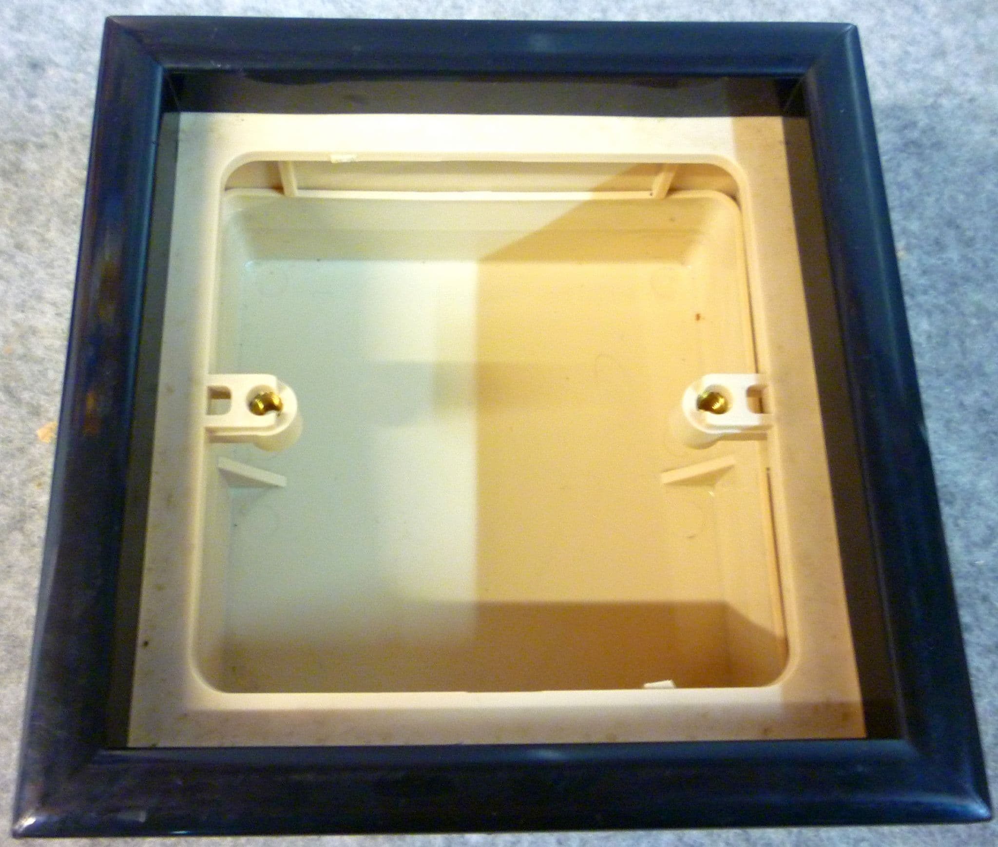 Single back box black/beige
