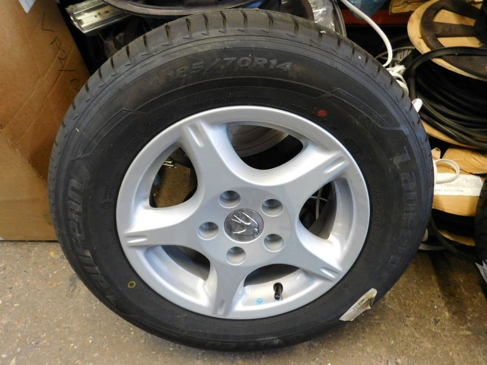 Swift alloy wheel & tyre 14"