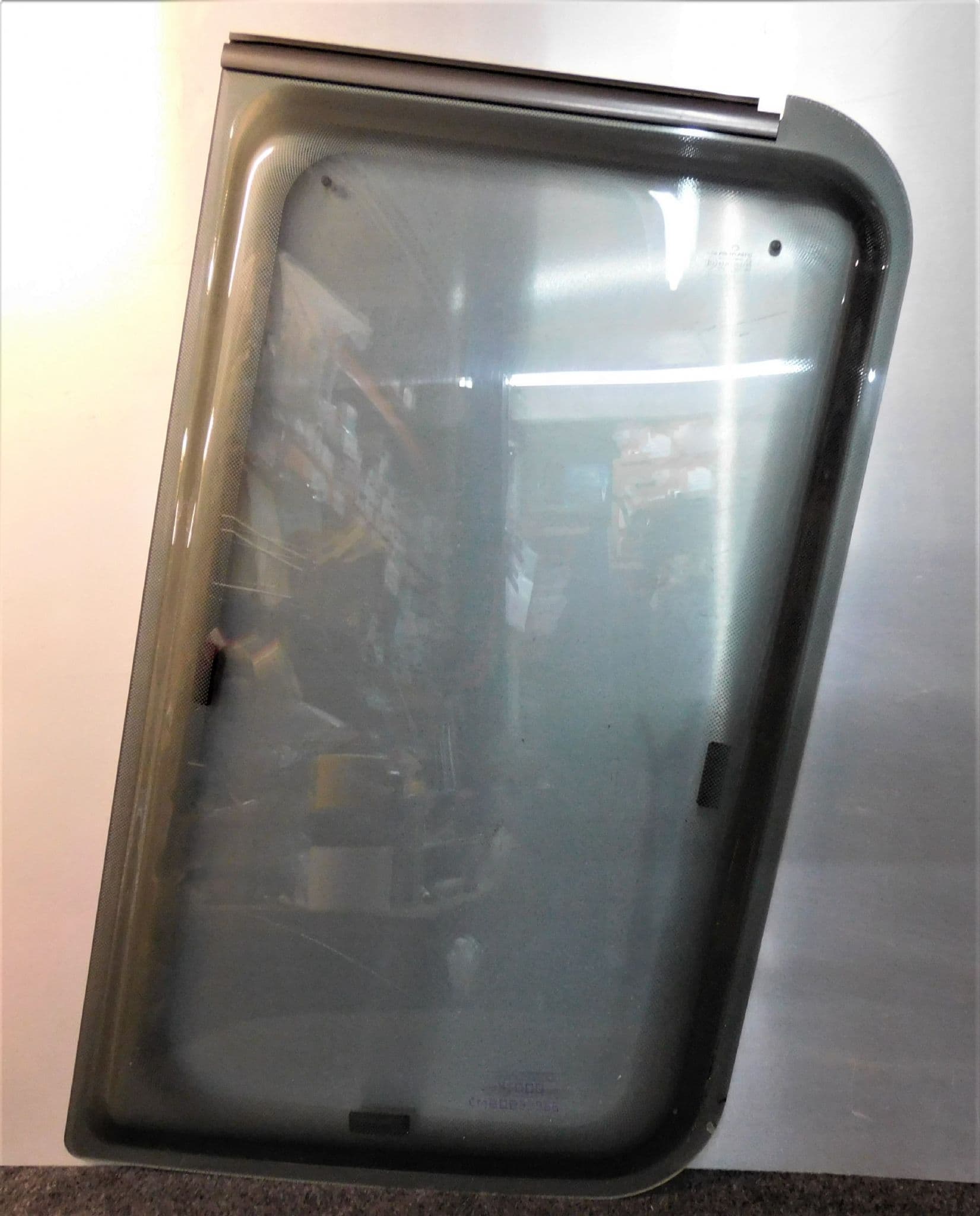 swift caravan front side window R/H G2