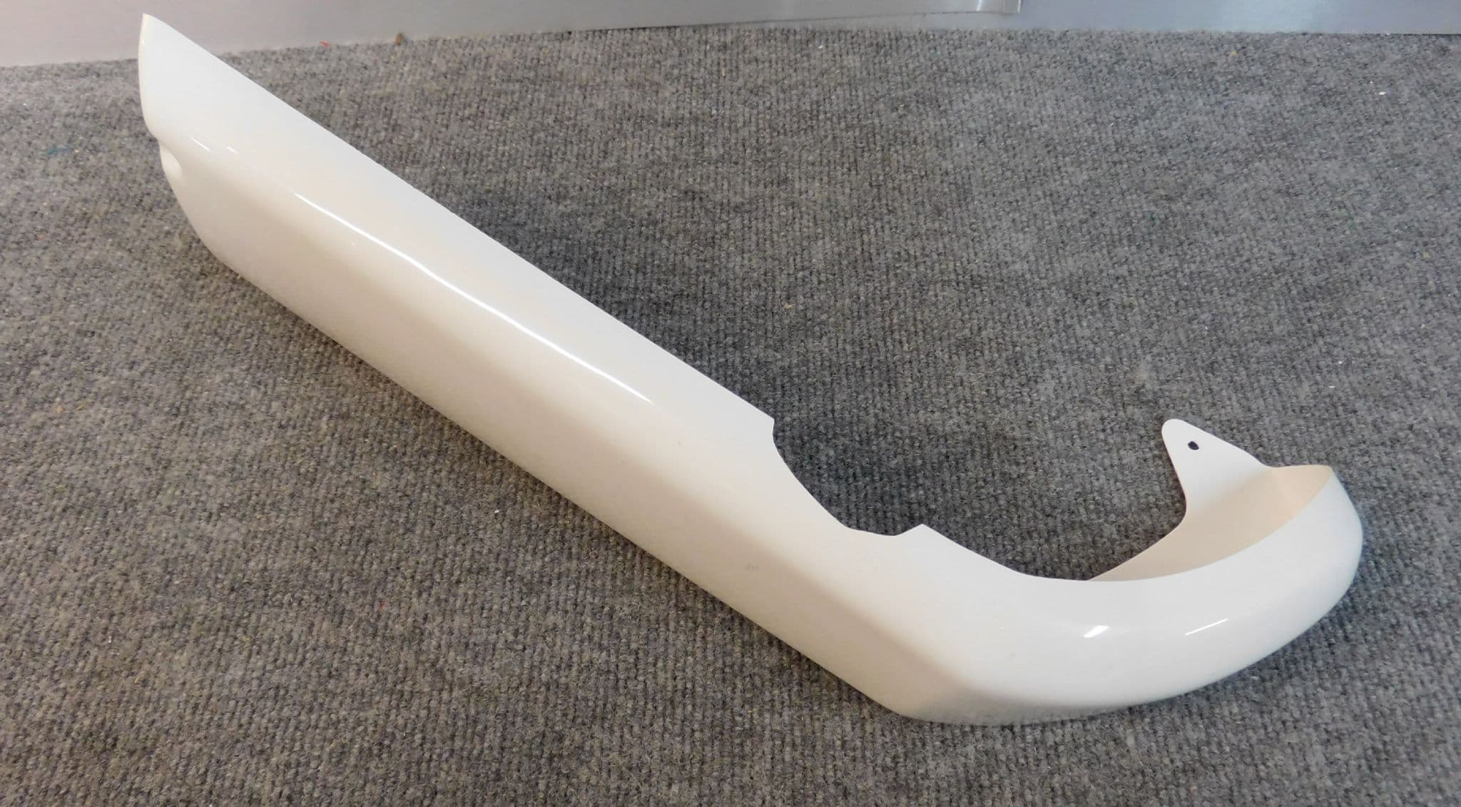 SWIFT rear skirt end cap L/H