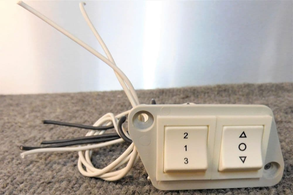 THULE OMNISTOR OMNIVENT 12v switch rooflight skylight