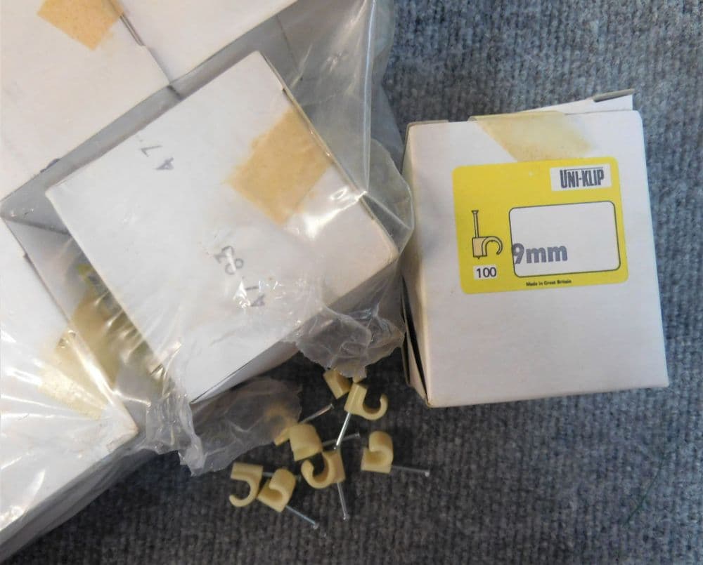 UNI-KLIP pack of 1000 cable clips 9mm