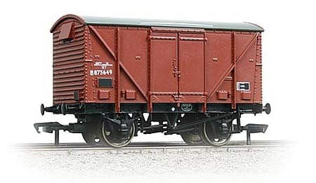 377-626A Graham Farish BR 12T Plywood Fruit Van Late
