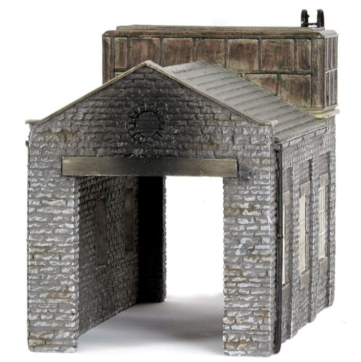 42-0002 Scenecraft Stone Engine Shed with Tank