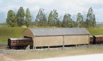 527 Ratio TRACKSIDE BUILDINGS Carriage Shed 320mm x 105mm