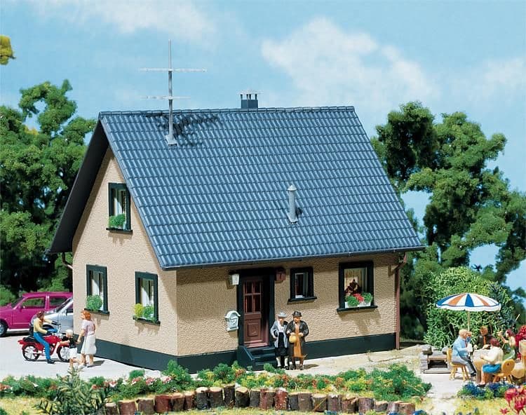 Faller 130223 HO Scale Family House Era III