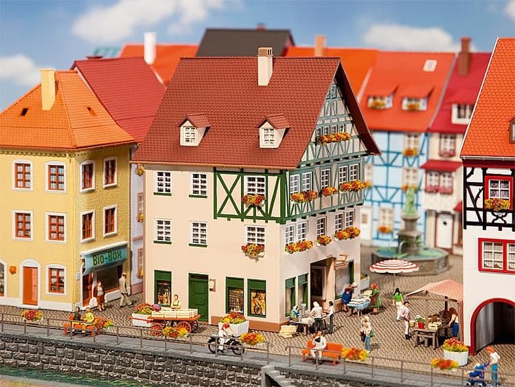 Faller 130492 HO Scale City House with Passage