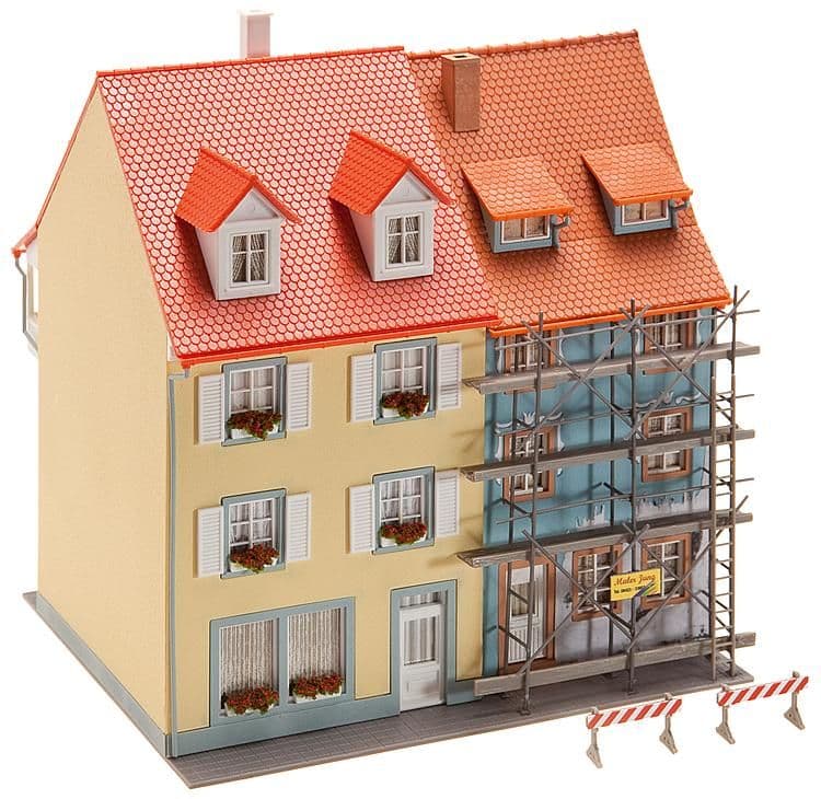 Faller 130494 HO Scale 2 Town Houses with Decorators Scaffolding