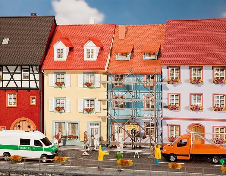 Faller 130494 HO Scale 2 Town Houses with Decorators Scaffolding