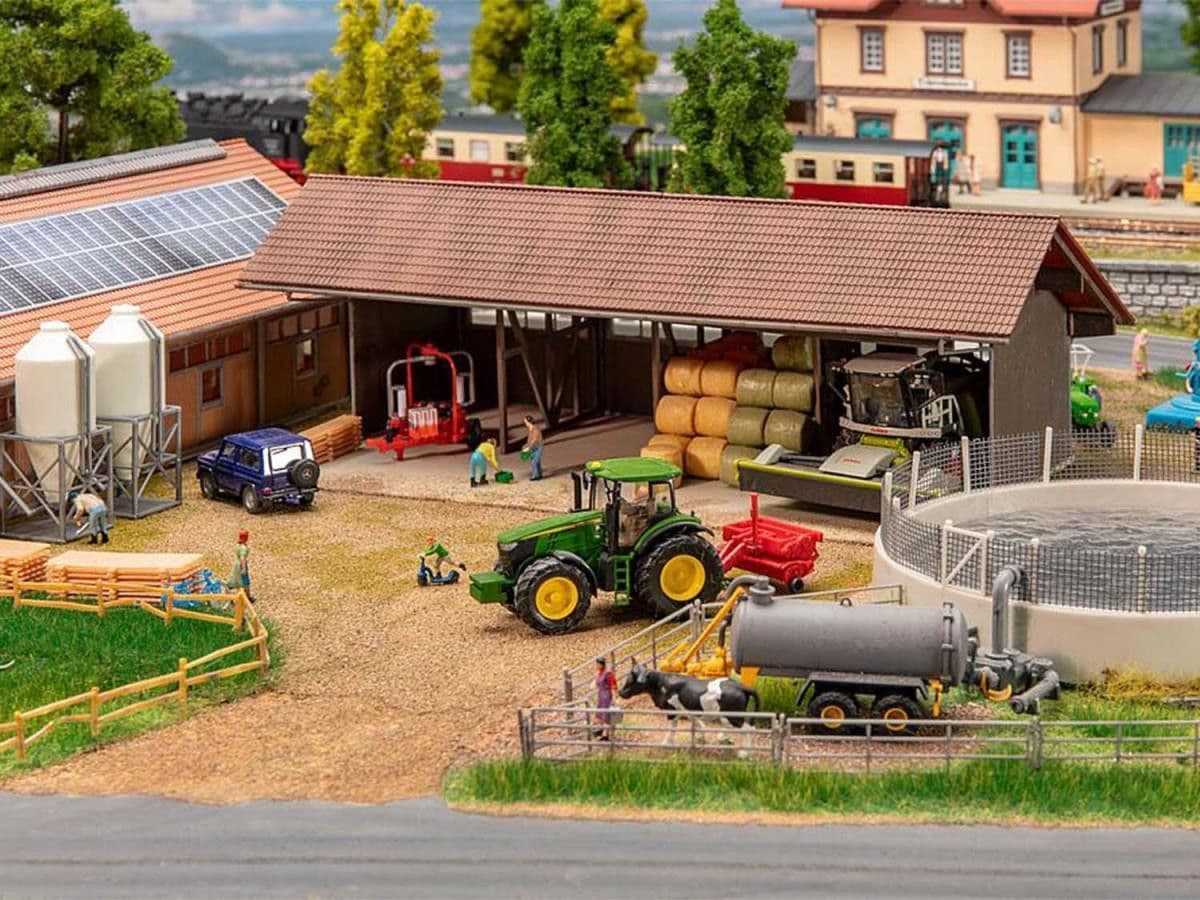 Faller 130584 Scale 1 87 HO Farm Shed With Slurry Pit And Feed Silos Kit IV