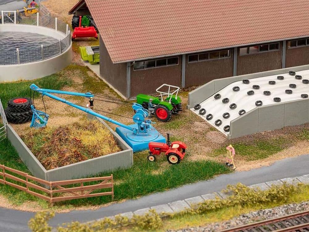 Faller 130678 Scale 1 87 HO Mobile Silo With Manure Heap And Crane Kit III