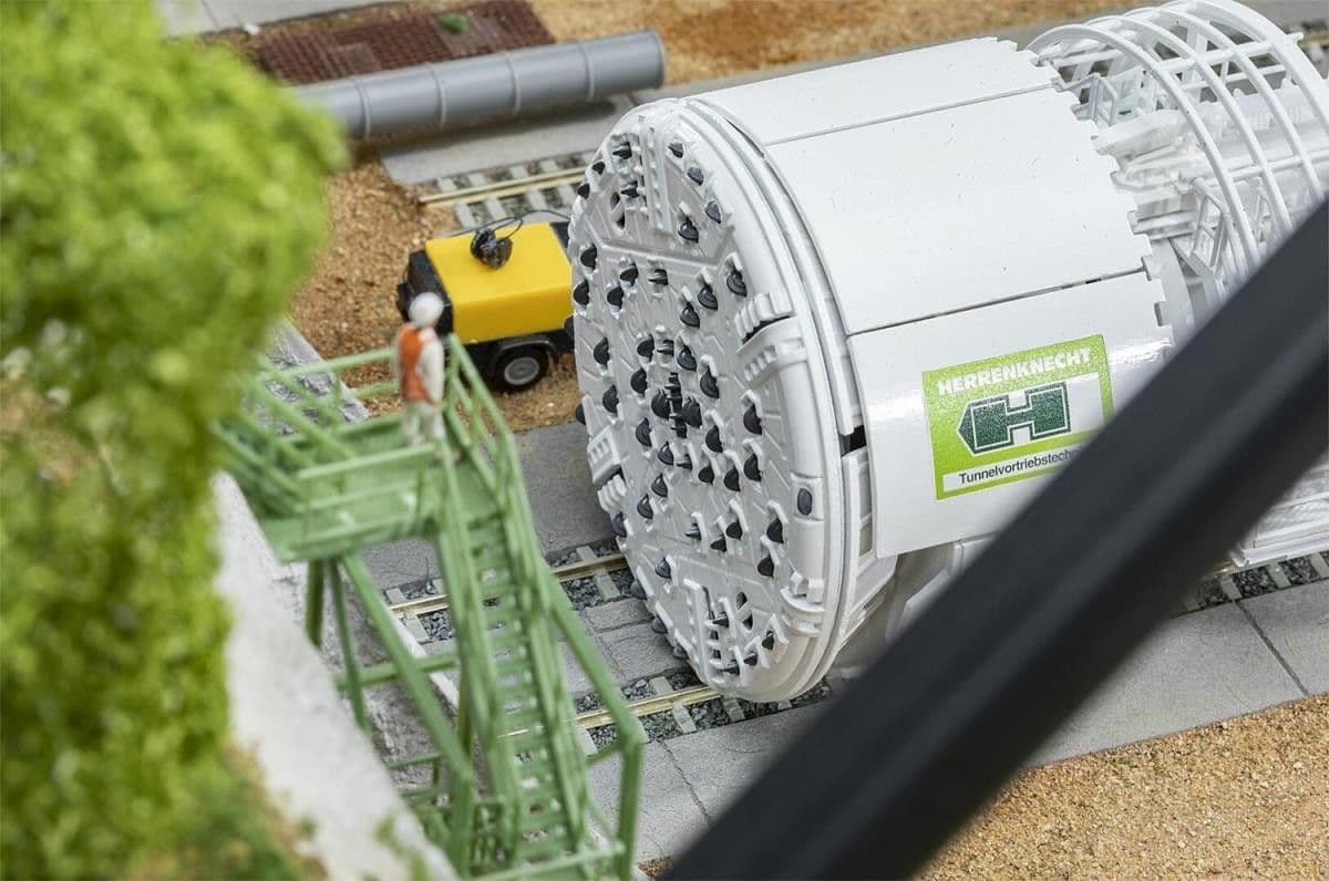 Faller 130900 Scale 1 87 HO Gripper TBM Tunnel Boring Machine Kit V