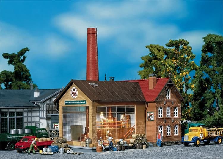 Faller 130960 HO Scale Brewery with Polished Copper Kettle Era II