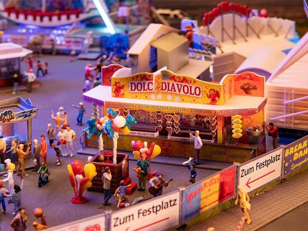 Faller 140474 Scale 1 87 HO Sweet Stall With Balloon Artist Fairground ...