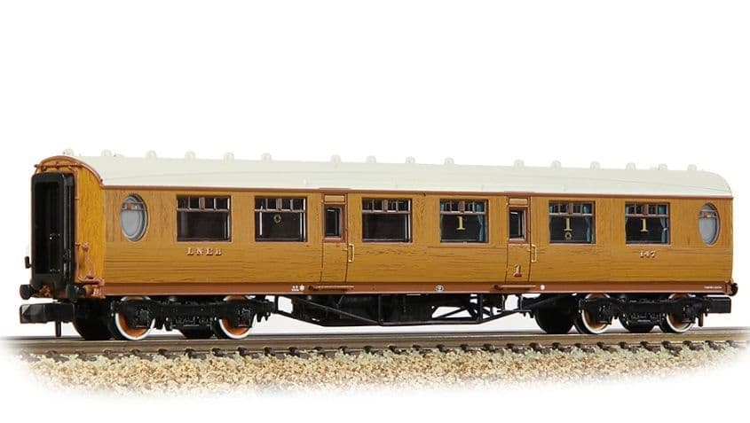 Farish 376-225A LNER Thompson Composite Corridor LNER Teak Effect